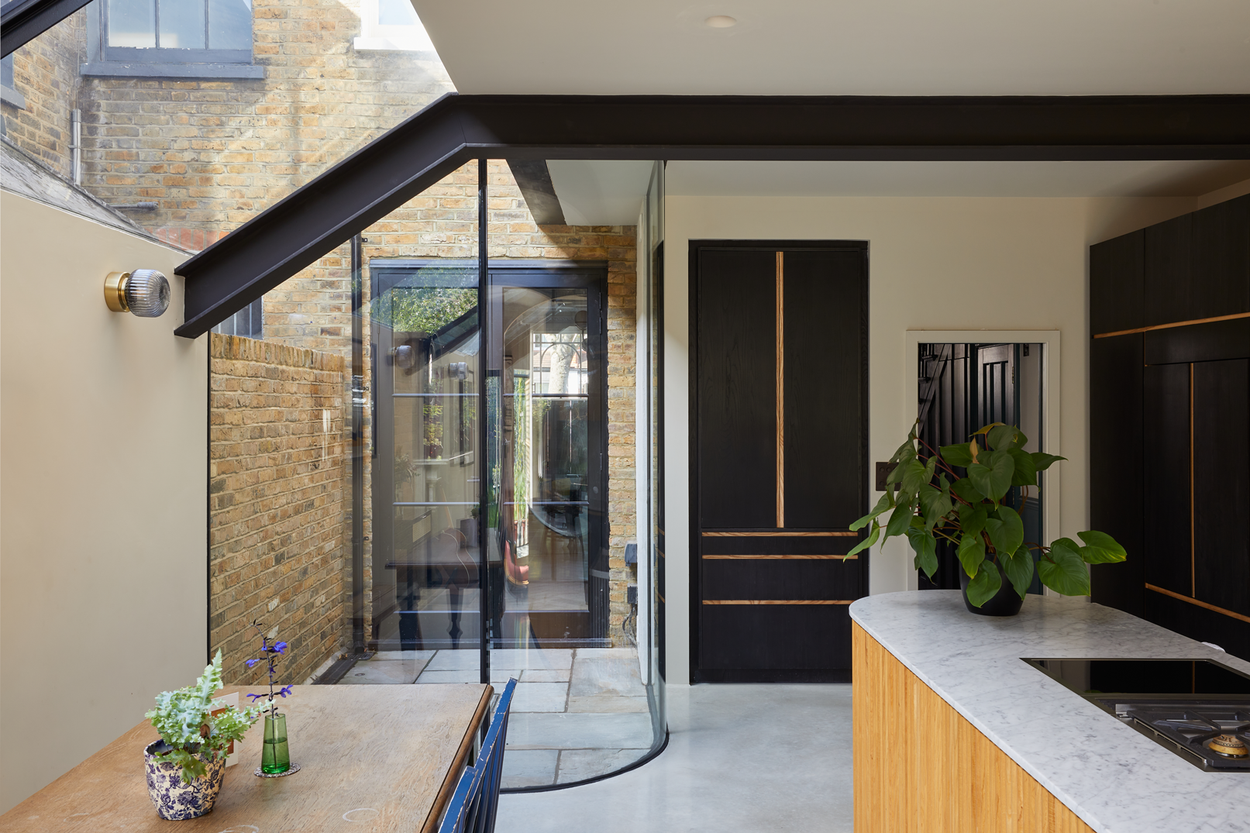 Curved & Shaped Glass Windows | Structured Glazing – FabLight